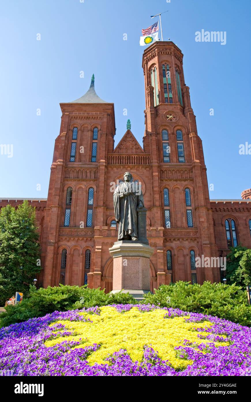 WASHINGTON DC, United States — The bronze statue of John Smithson ...