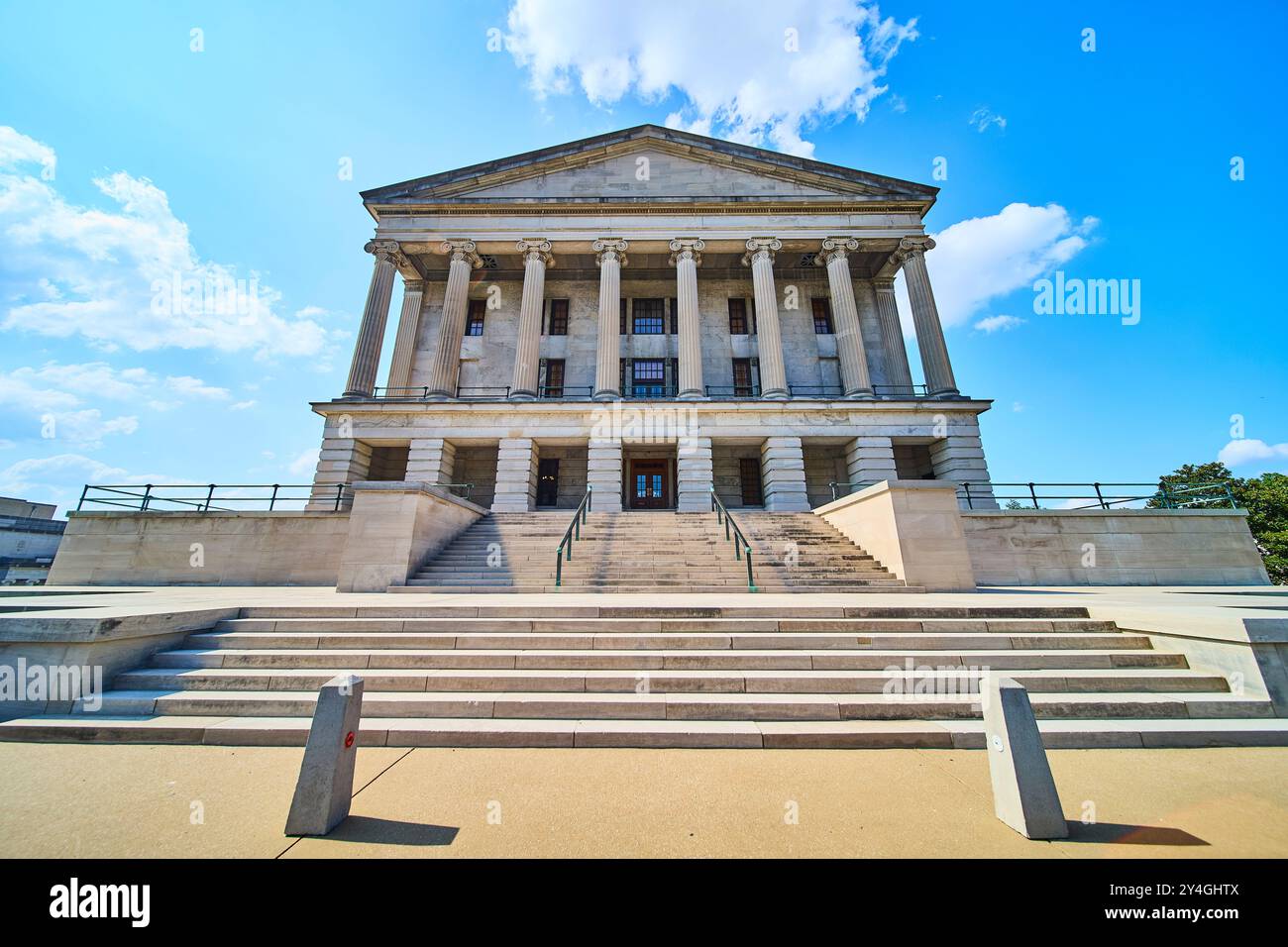 Neoclassical courthouse facade justice hi-res stock photography and ...