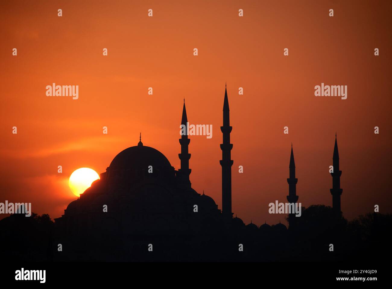 Iconic silhouette of hi-res stock photography and images - Alamy