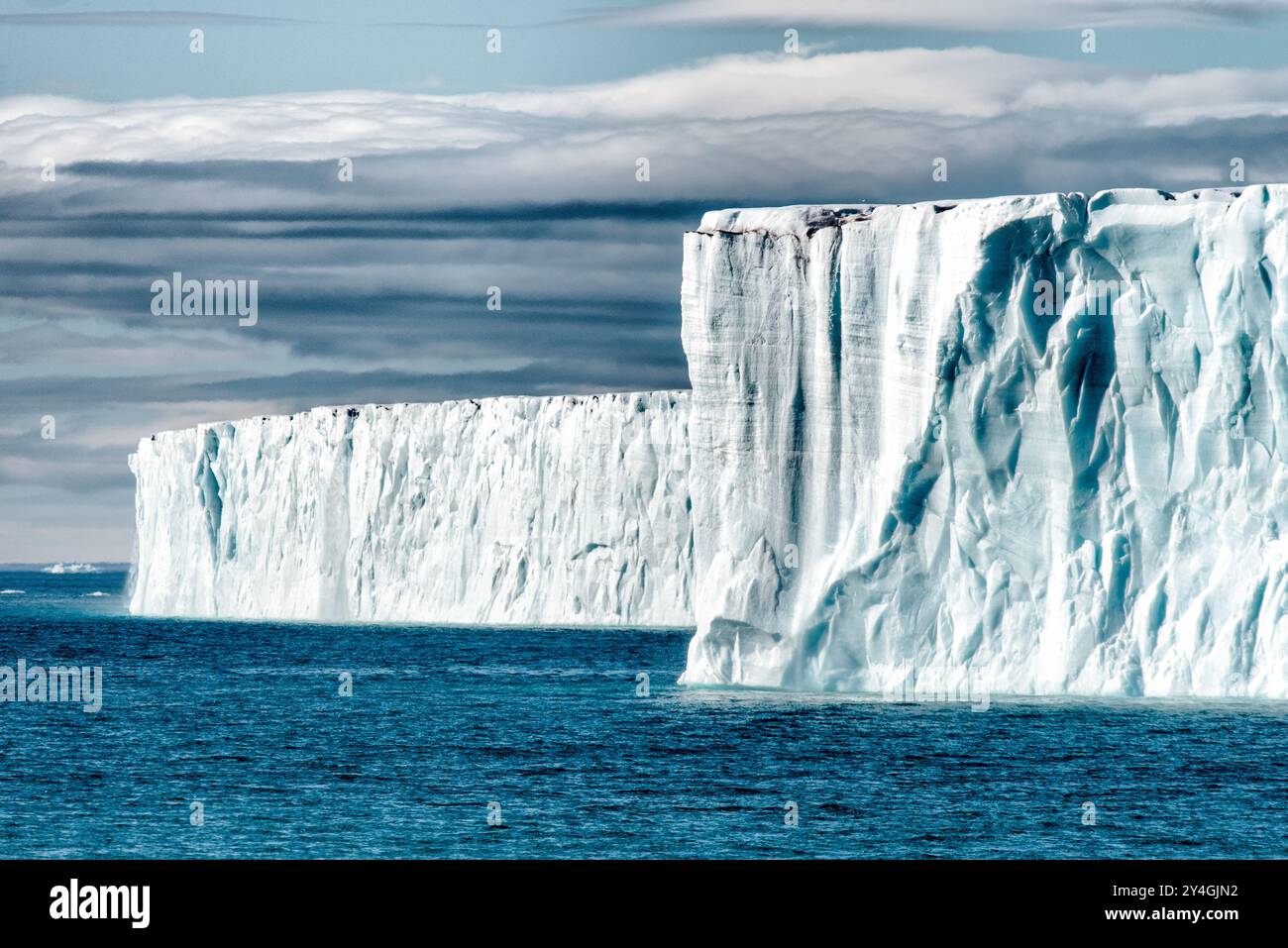 Bråsvellbreen Glacier Ice Nordaustlandet Svalbard // NORDAUSTLANDET ...