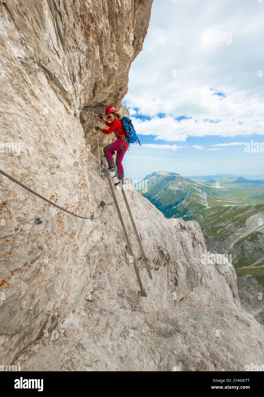 Gran Sasso, Italy - The path to red Bivacco Bafile refuge, above 2700 ...