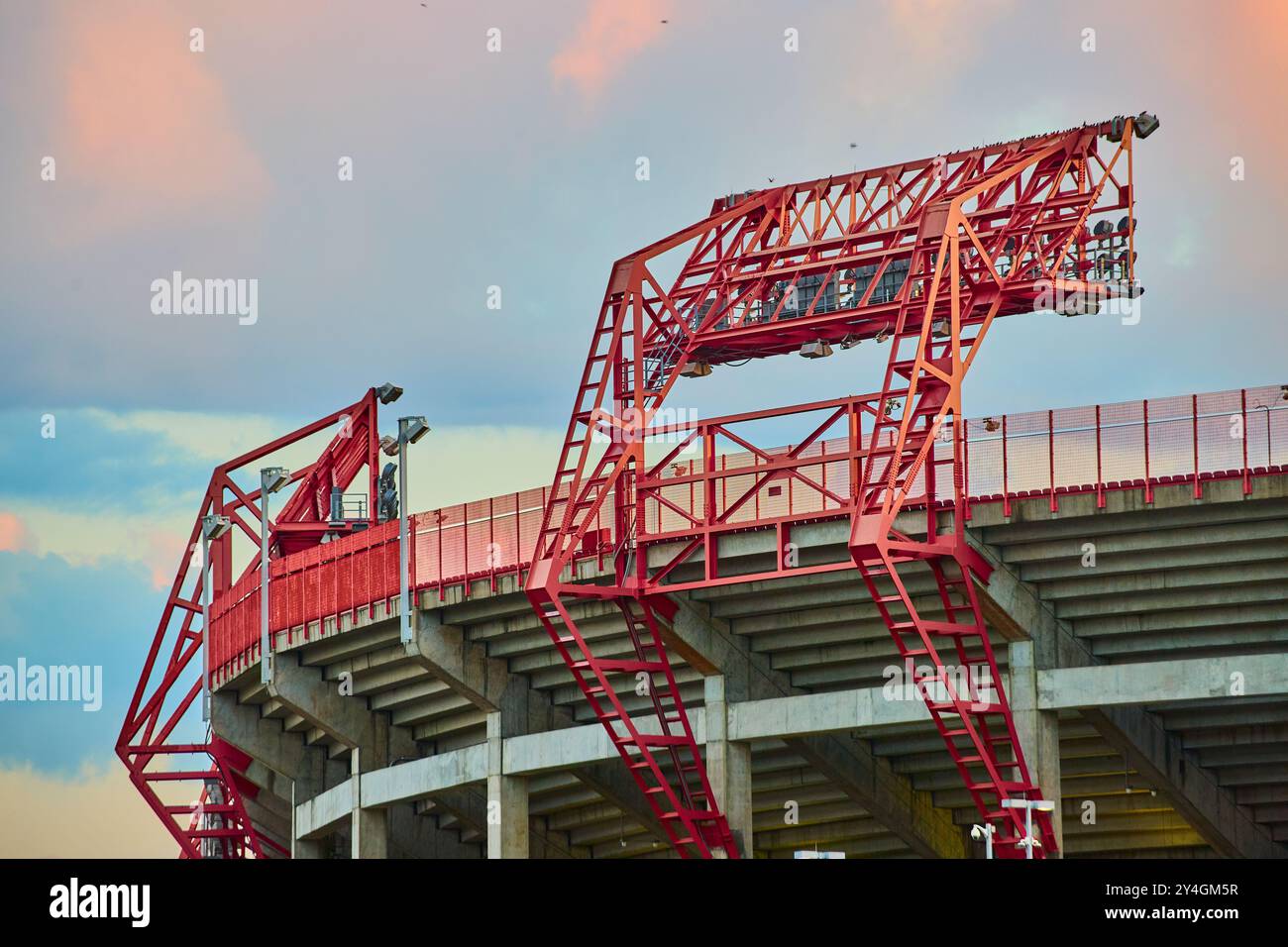 Elevated framework hi-res stock photography and images - Alamy