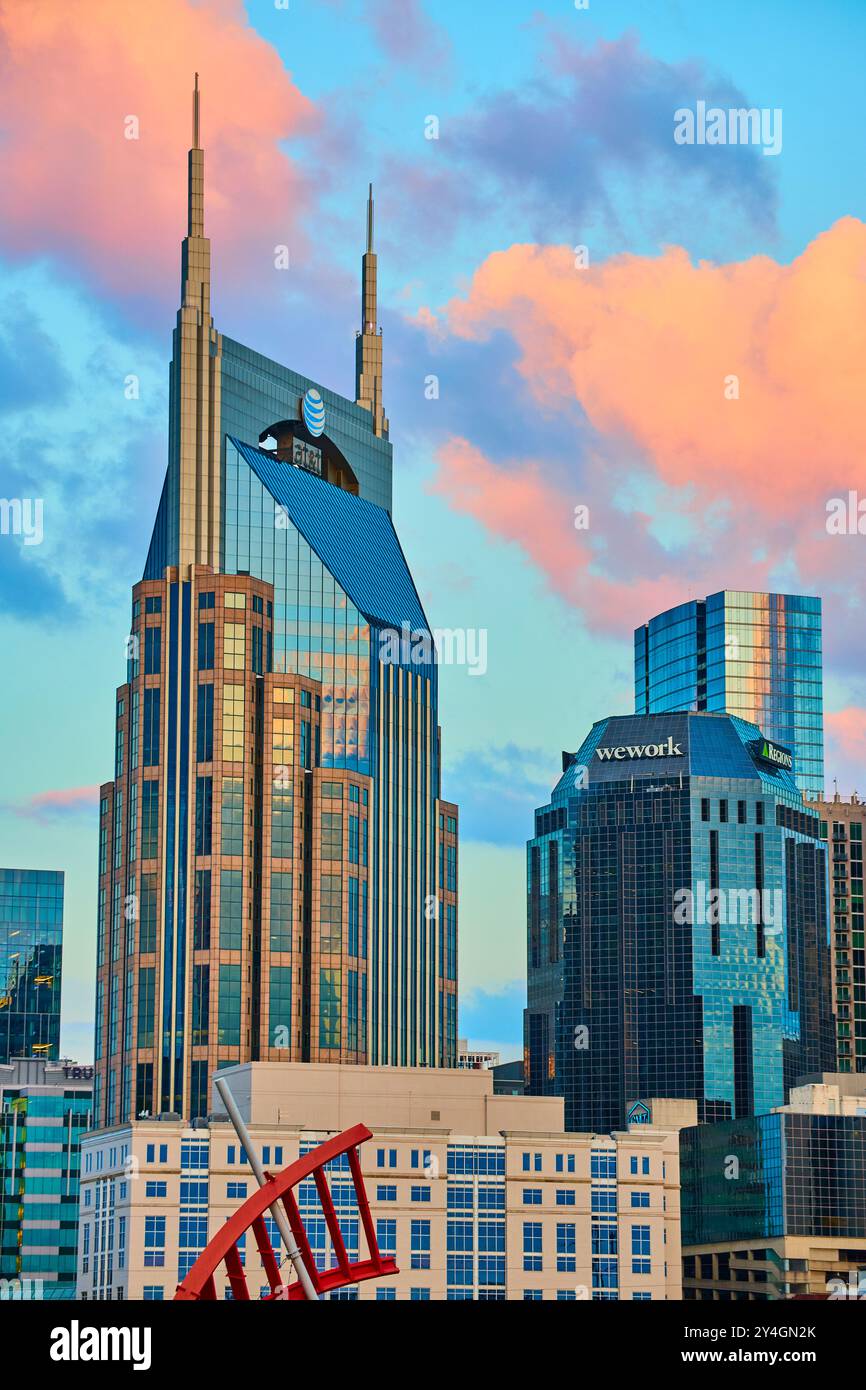 Eye level view skyscrapers hi-res stock photography and images - Alamy