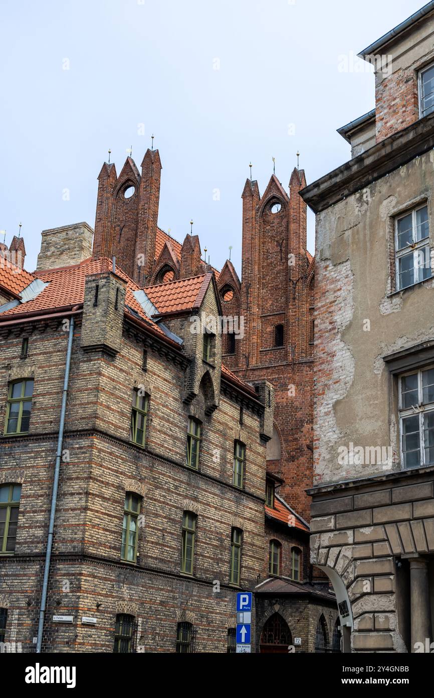 Pointed arches gothic architecture hi-res stock photography and images ...