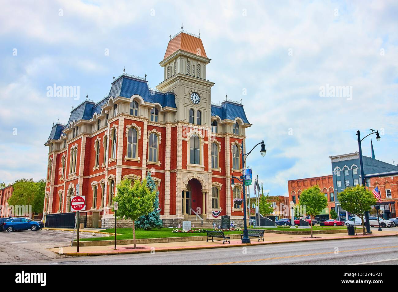 Historic Defiance Courthouse Ohio Eye-Level Perspective Stock Photo - Alamy