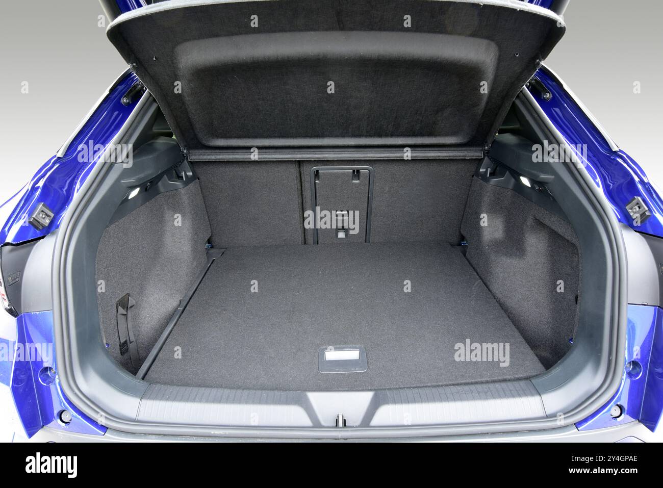 Empty trunk of the passenger car Stock Photo - Alamy