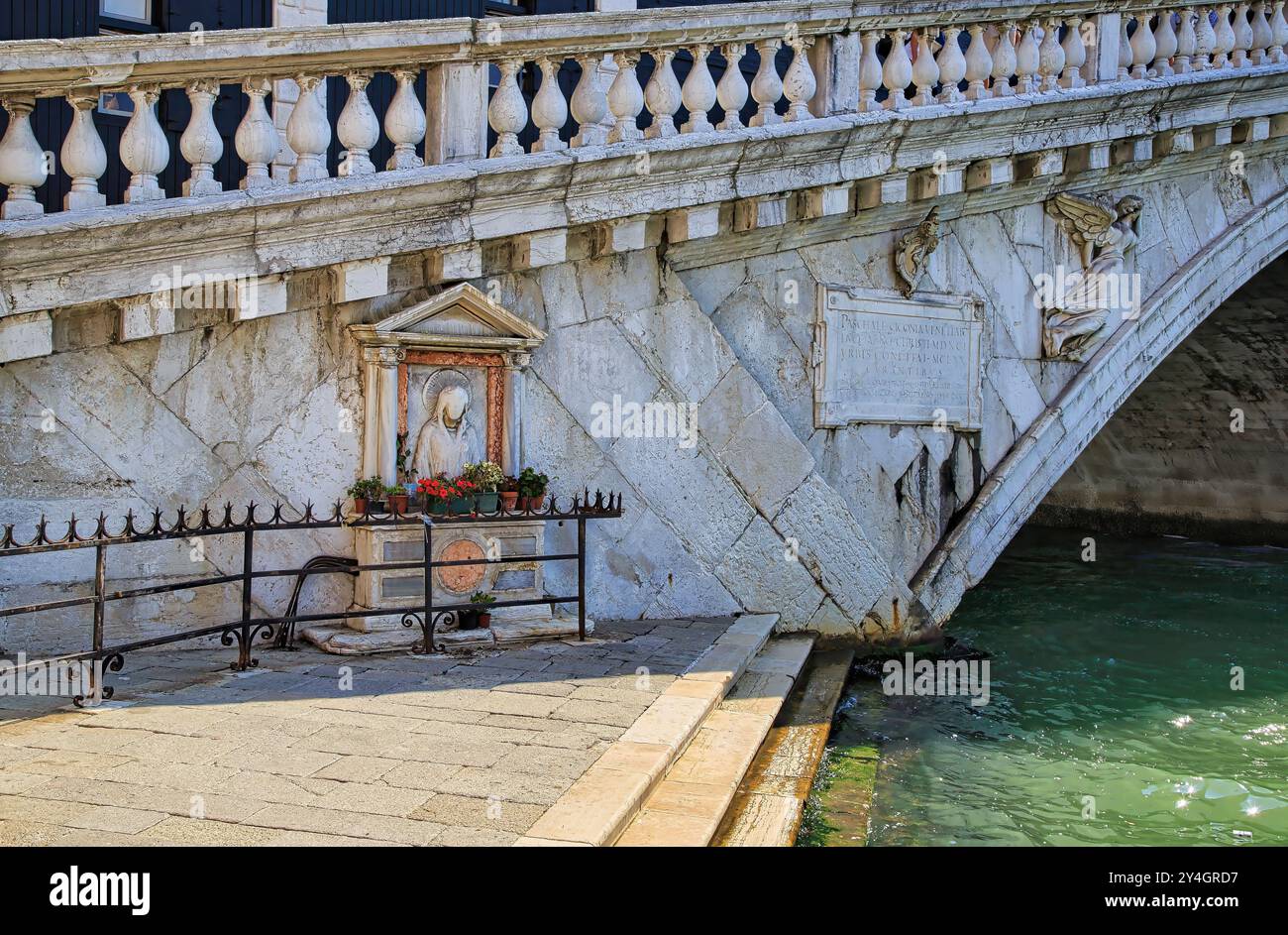 Memorial altar with the Mother of God at the Ponte di Rialto Bridge in ...