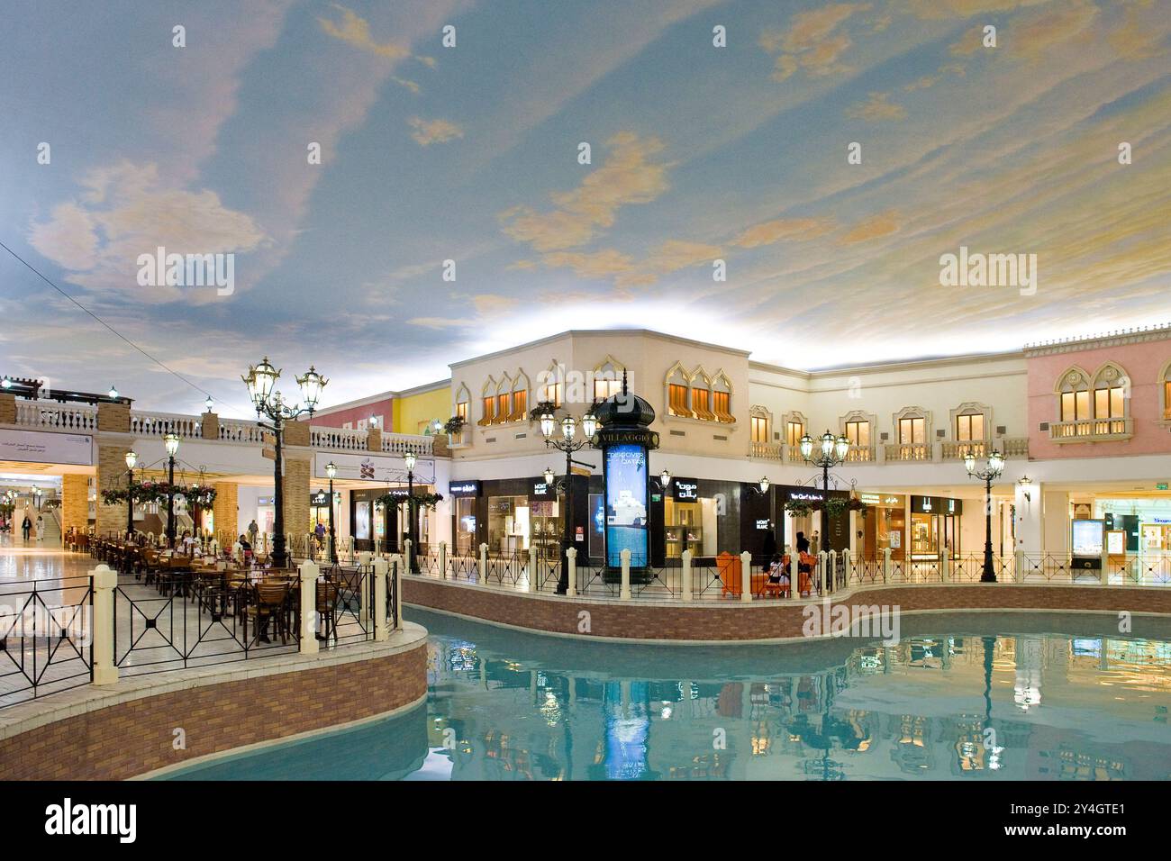 Qatar, Doha, Villaggio shopping mall Stock Photo - Alamy