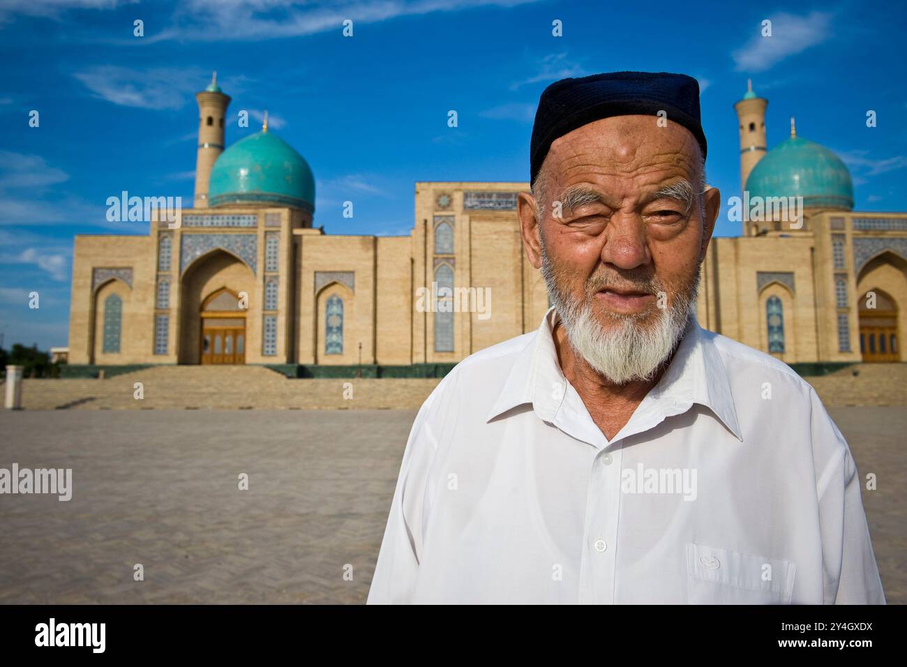 Old man uzbekistan hi-res stock photography and images - Alamy