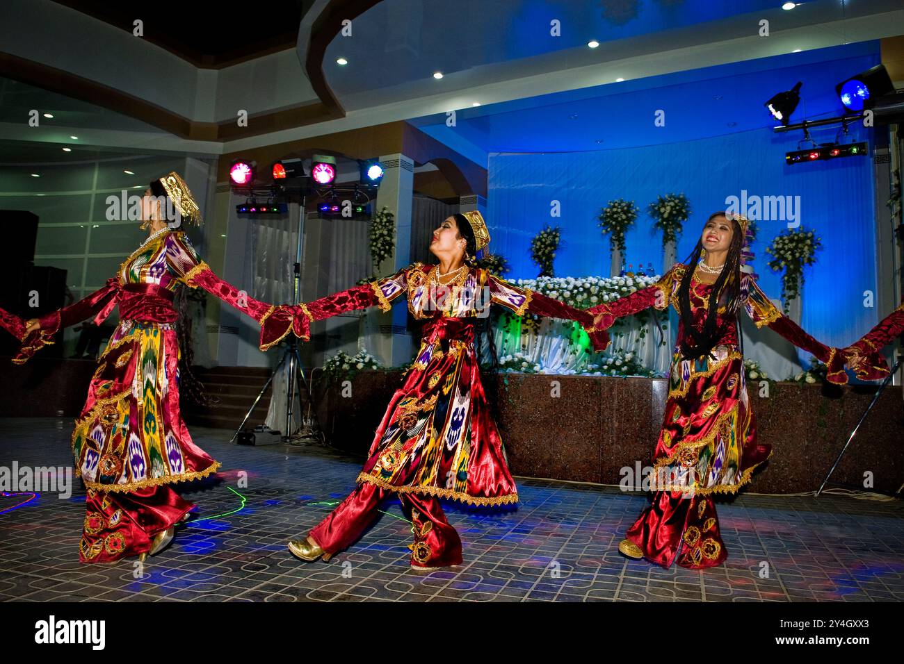 Uzbekistan, Samarkand, Wedding party, folk dancers Stock Photo - Alamy