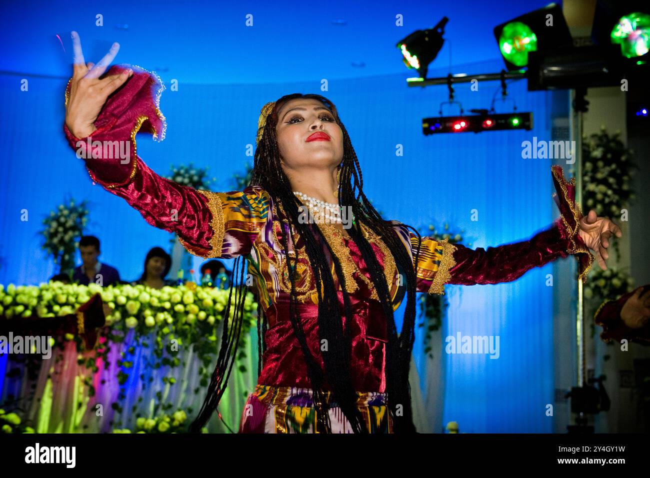 Uzbekistan, Samarkand, Wedding party, folk dancers Stock Photo - Alamy