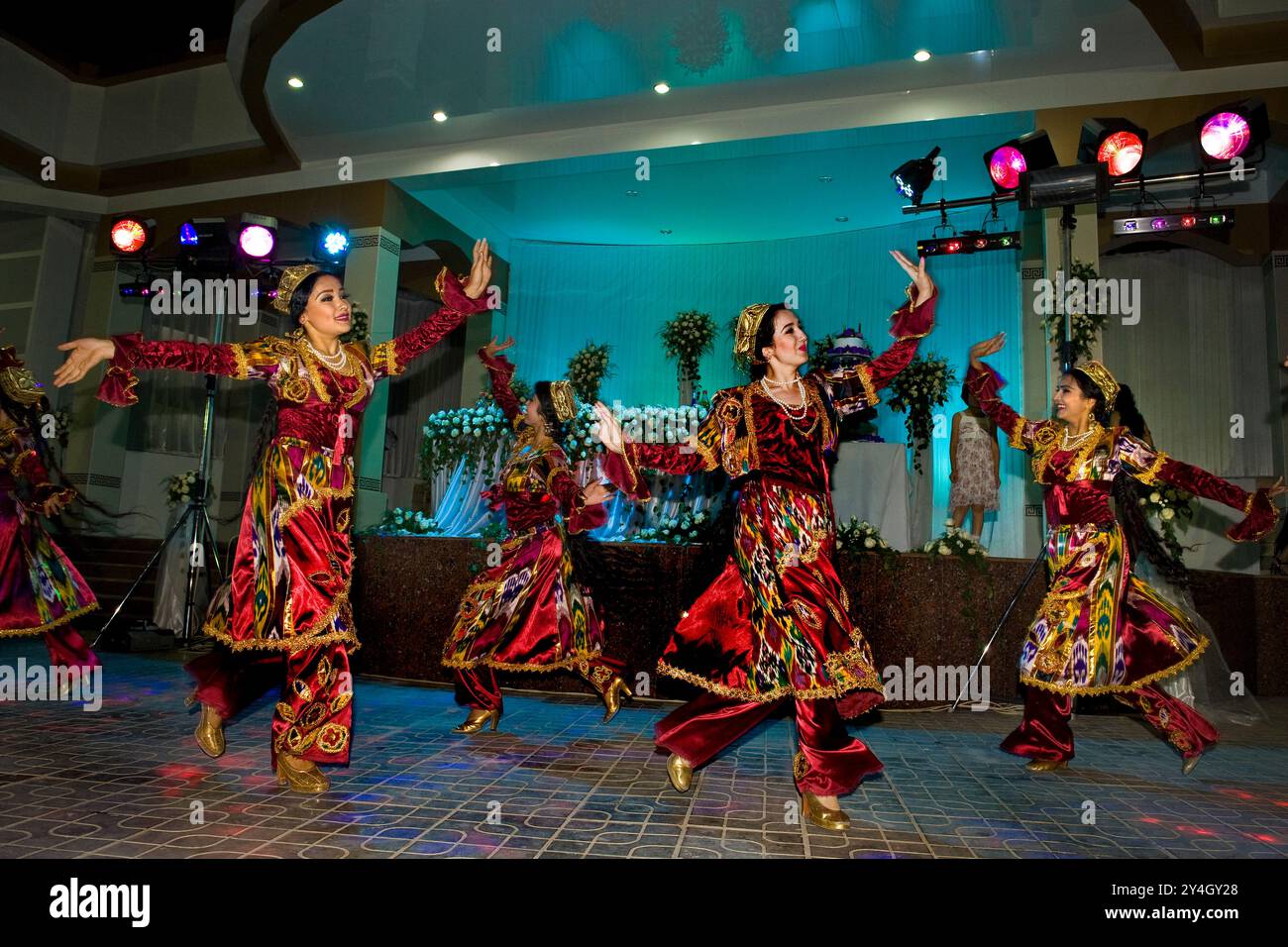 Uzbekistan, Samarkand, Wedding party, folk dancers Stock Photo - Alamy