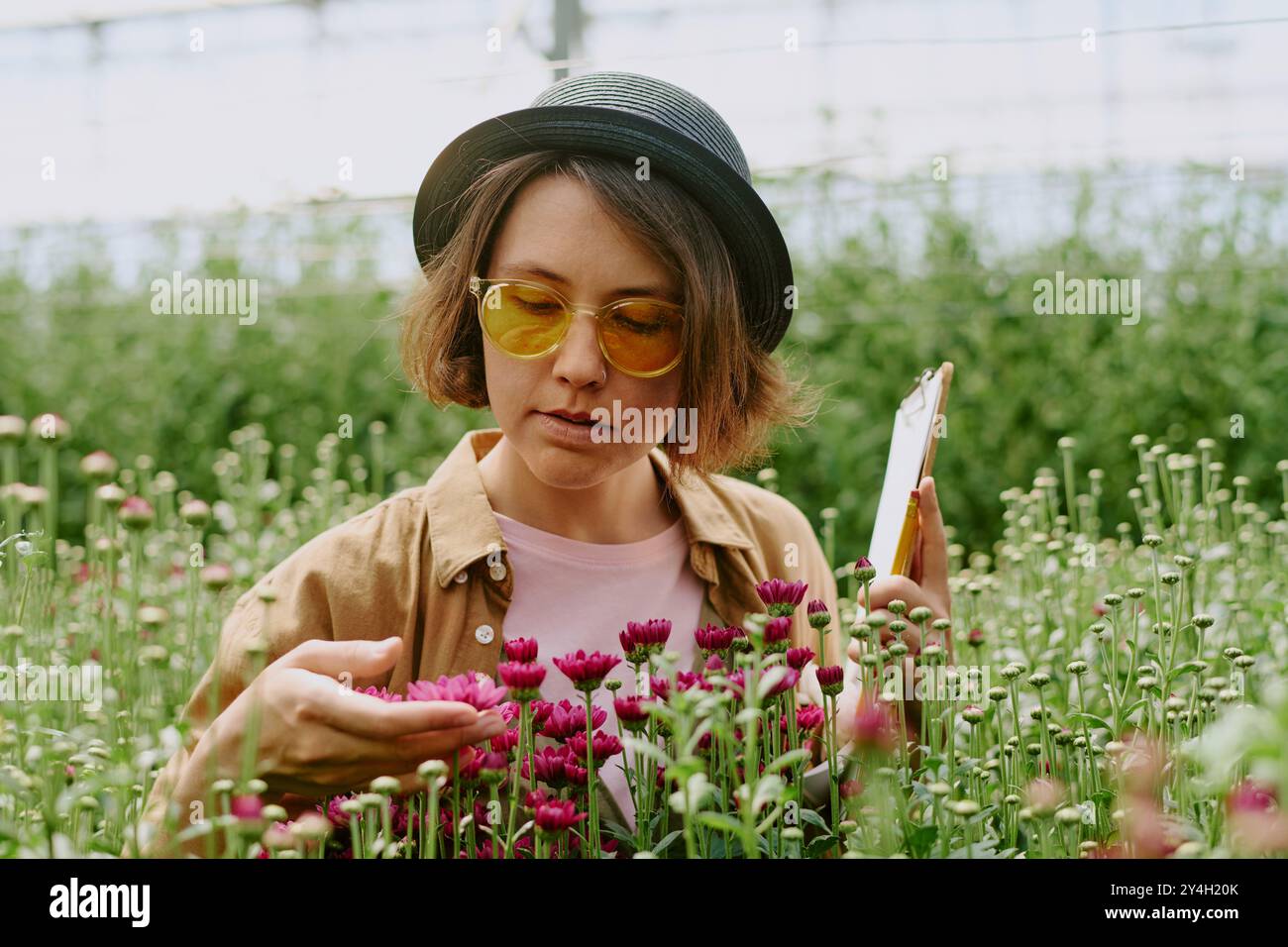 Gardener in black sunglasses hi-res stock photography and images - Alamy
