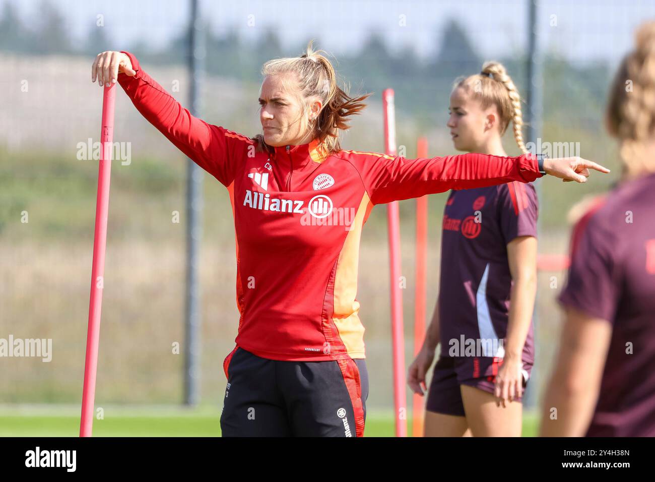 Muenchen, Deutschland. 18th Sep, 2024. Clara Schoene (FC Bayern ...