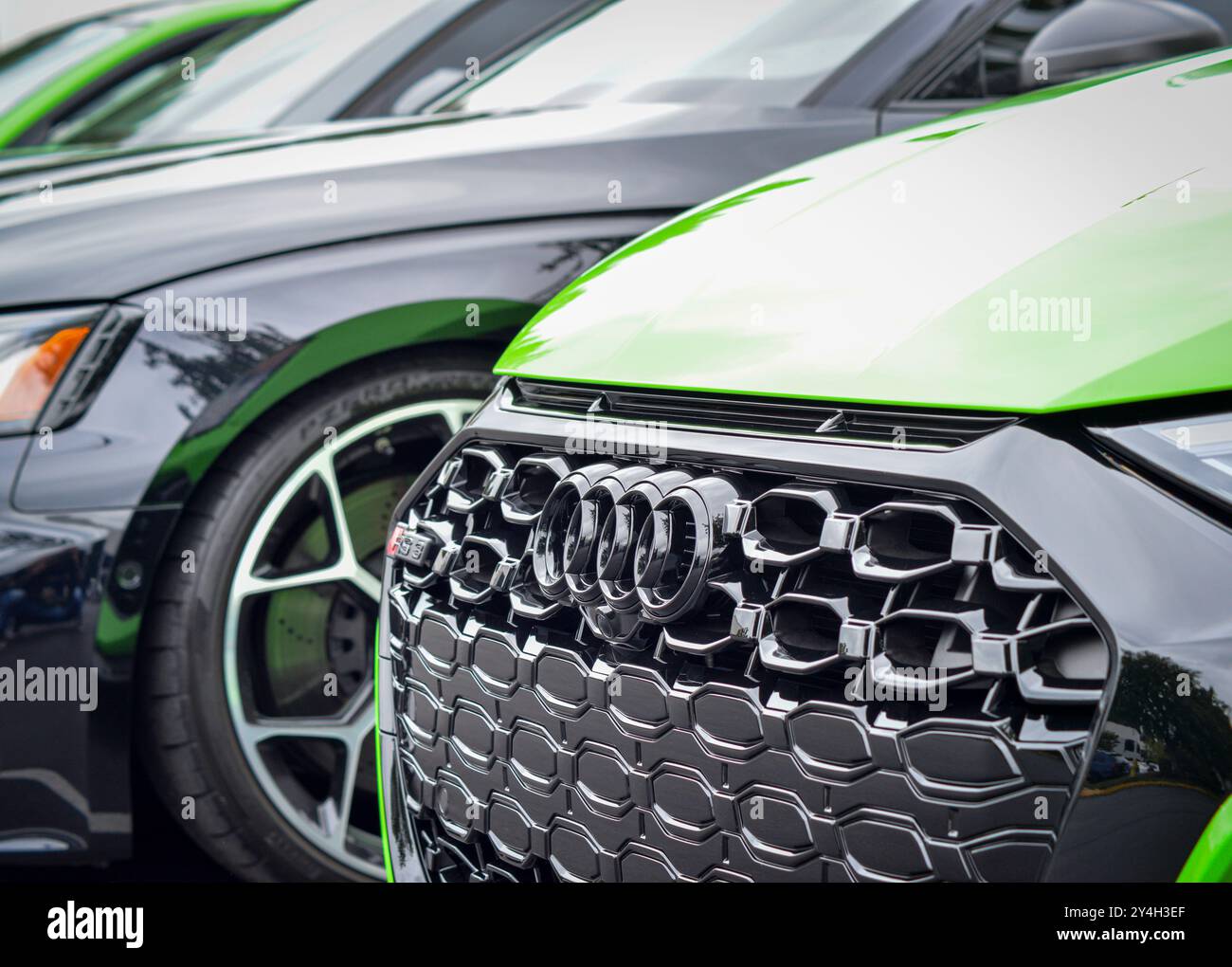 Front grill of an audi car Stock Photo - Alamy