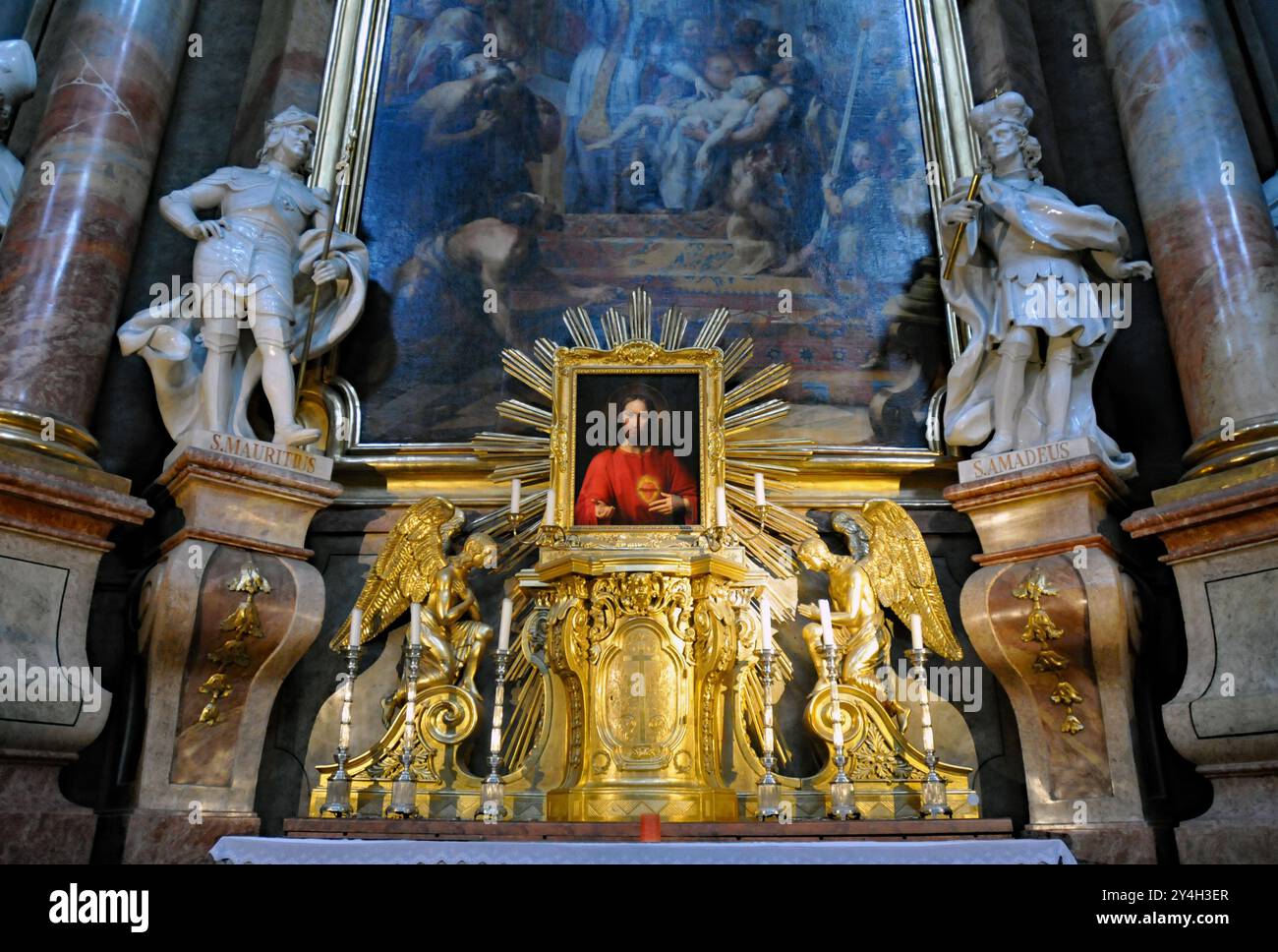 Side altar hi-res stock photography and images - Alamy