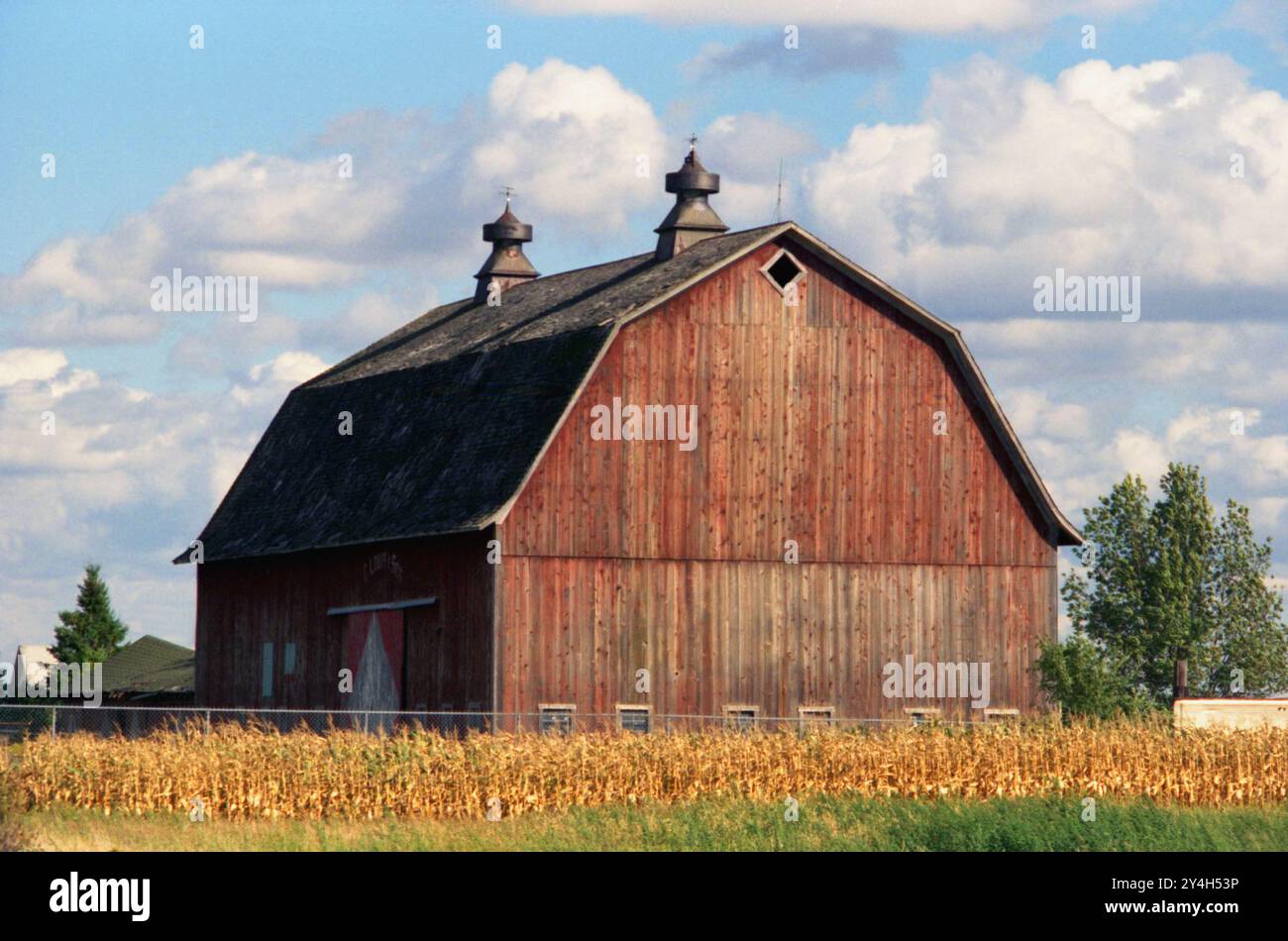 Large barn in Michigan, USA, approx. 1998 Stock Photo - Alamy