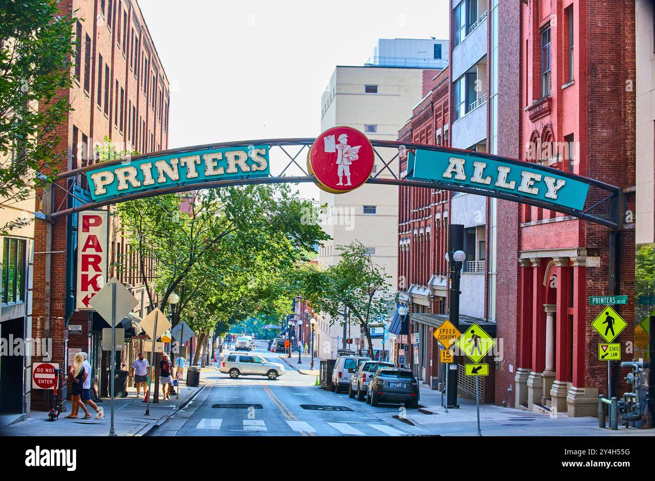 Printers Alley Sign and Vintage Buildings in Nashville Street View Stock Photo - Alamy