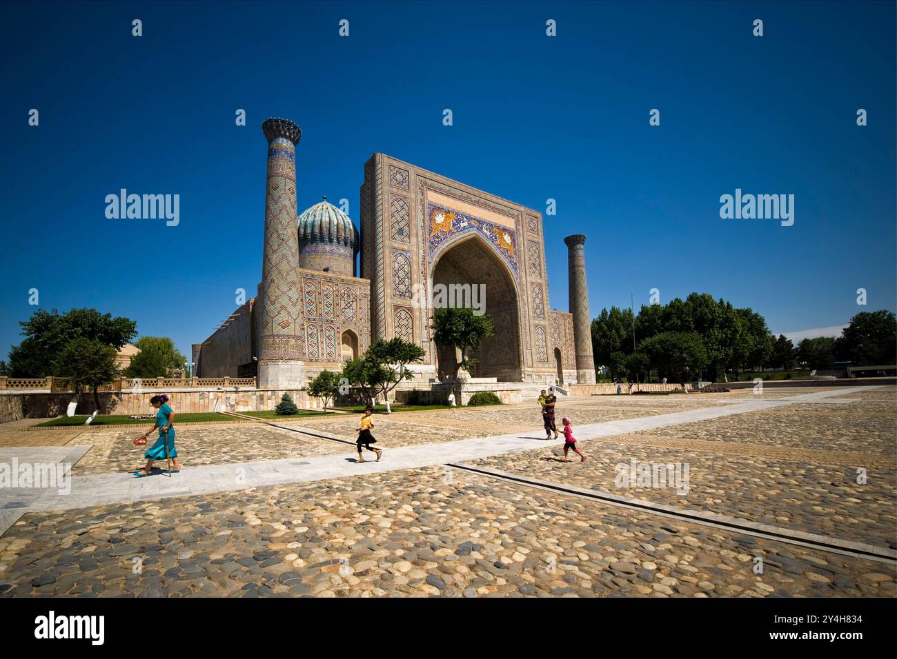 Uzbekistan, Samarkand, Registan, Shir Dor Madrasah Stock Photo - Alamy