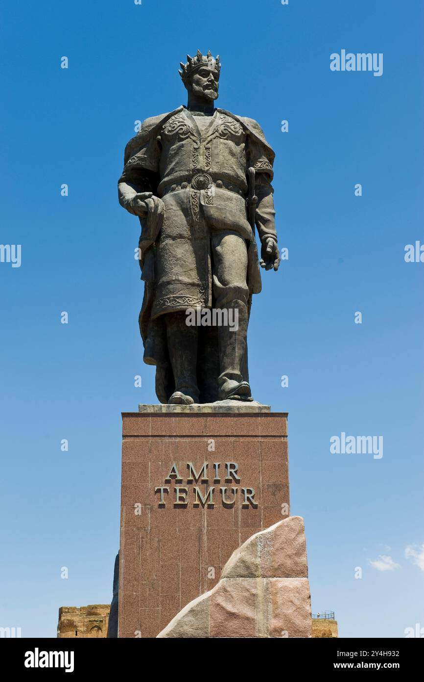 Uzbekistan, Shakhrisabz, Amir Temur statue Stock Photo - Alamy