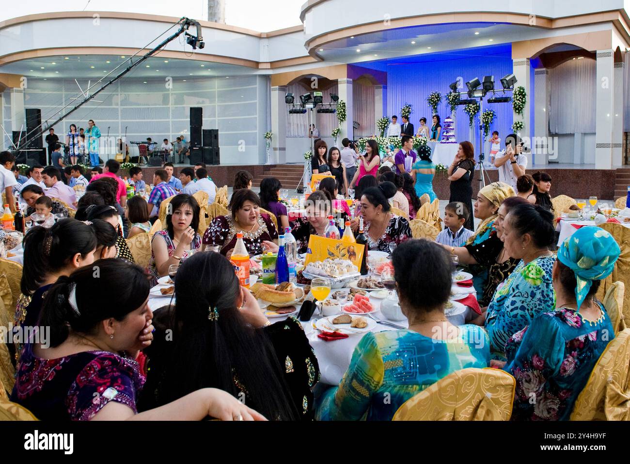 Uzbekistan samarkand wedding hi-res stock photography and images - Alamy