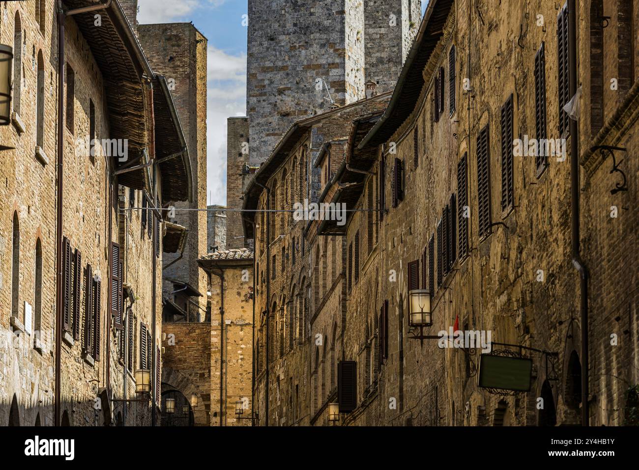 Medieval alley, old town, architecture, building, San Gimignano ...