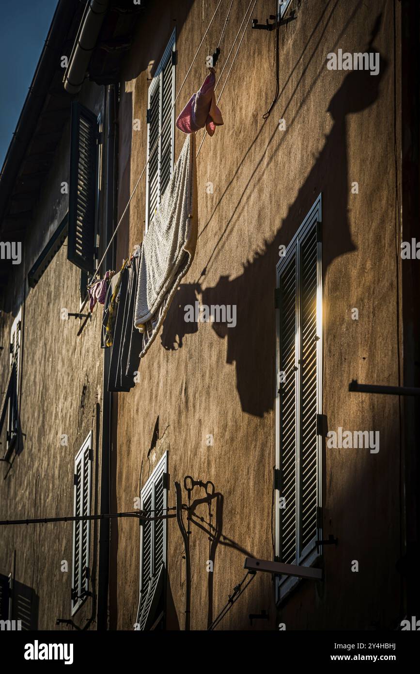 House facade with washing line in the afternoon sun, old town ...