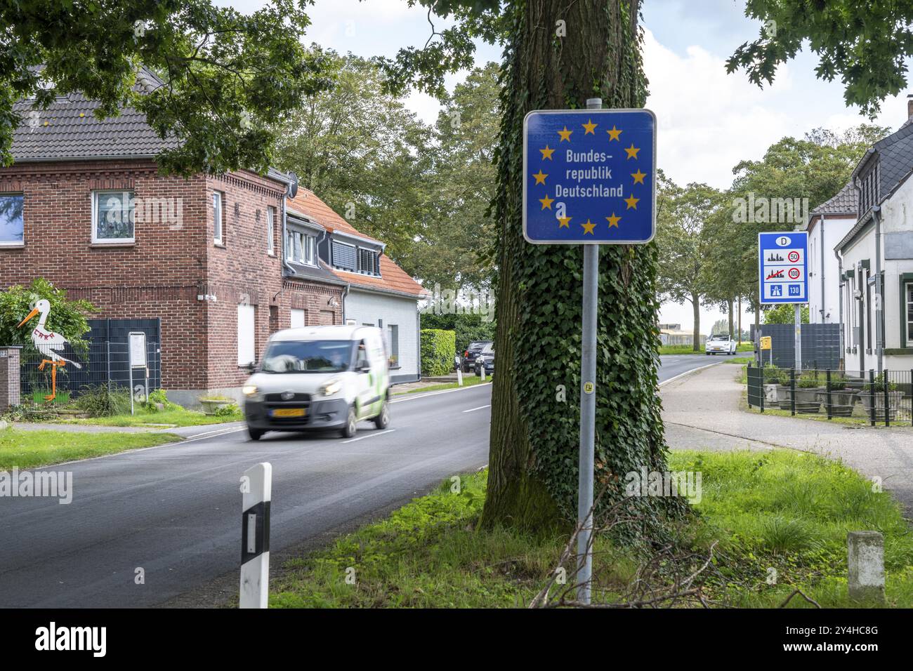 Green border, border crossing without controls, north of Straelen near ...