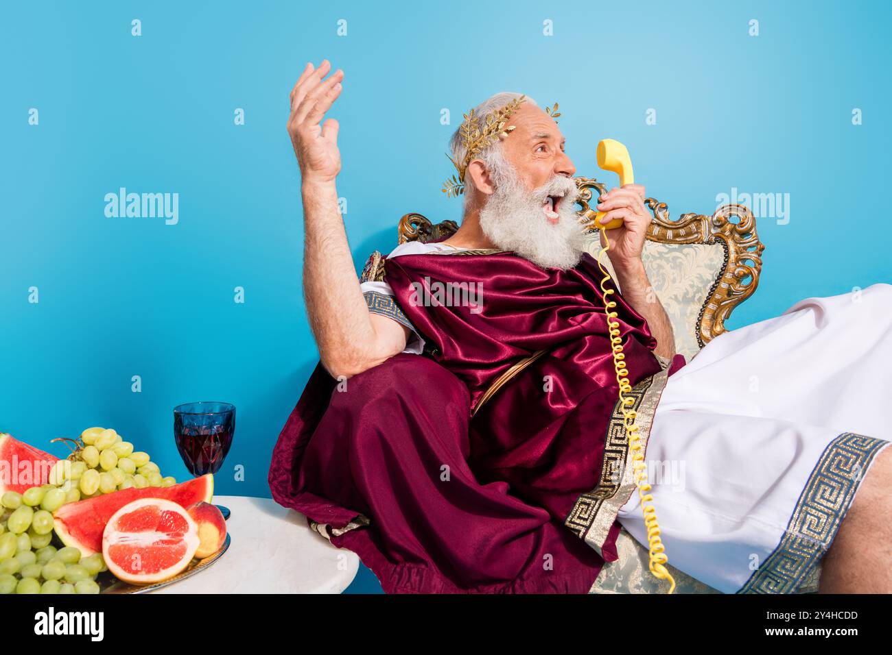 Photo of mad crazy olympian god wearing traditional mantle loud scream ...