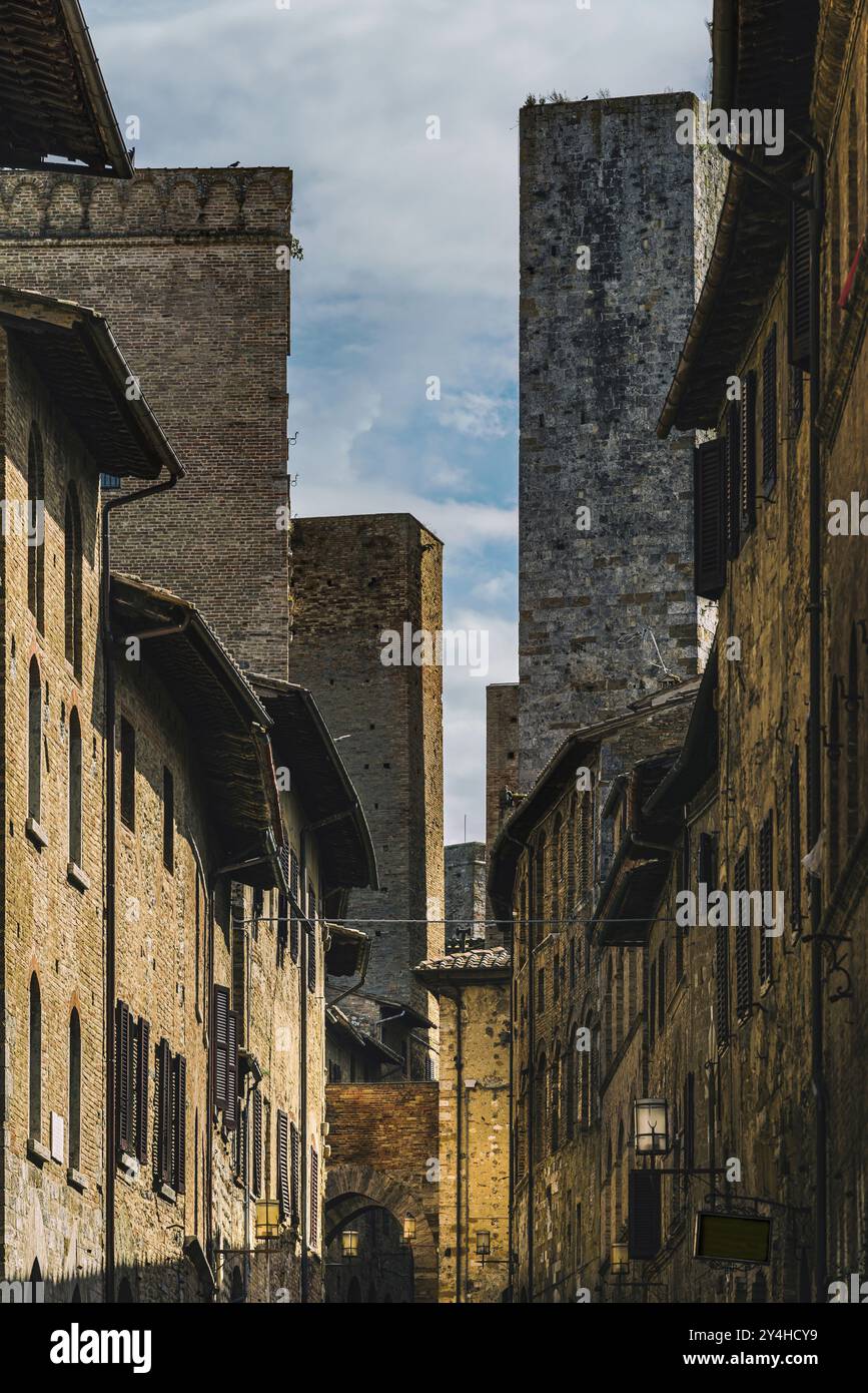 Medieval alley, old town, architecture, building, San Gimignano ...