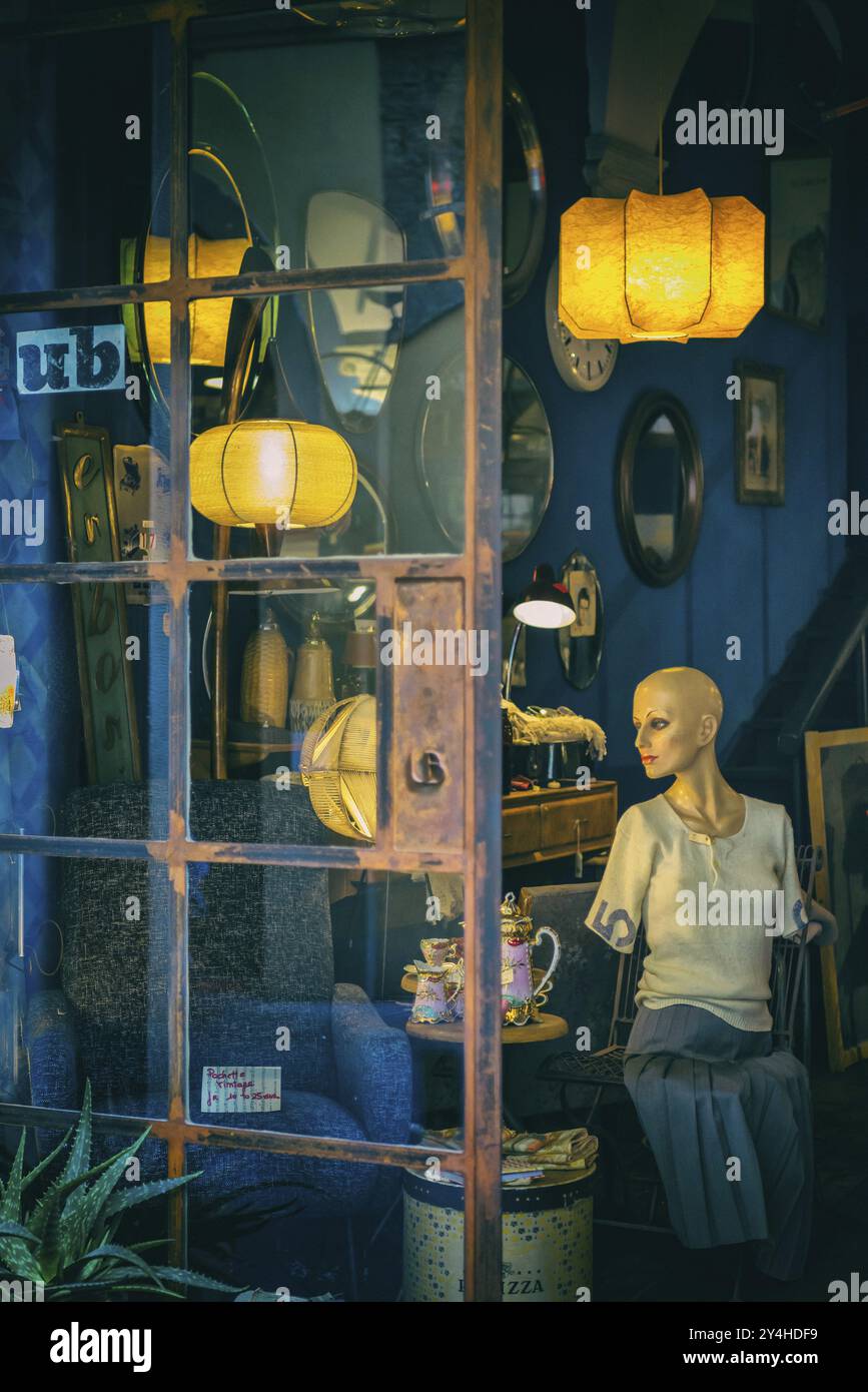 Junk shops hi-res stock photography and images - Alamy
