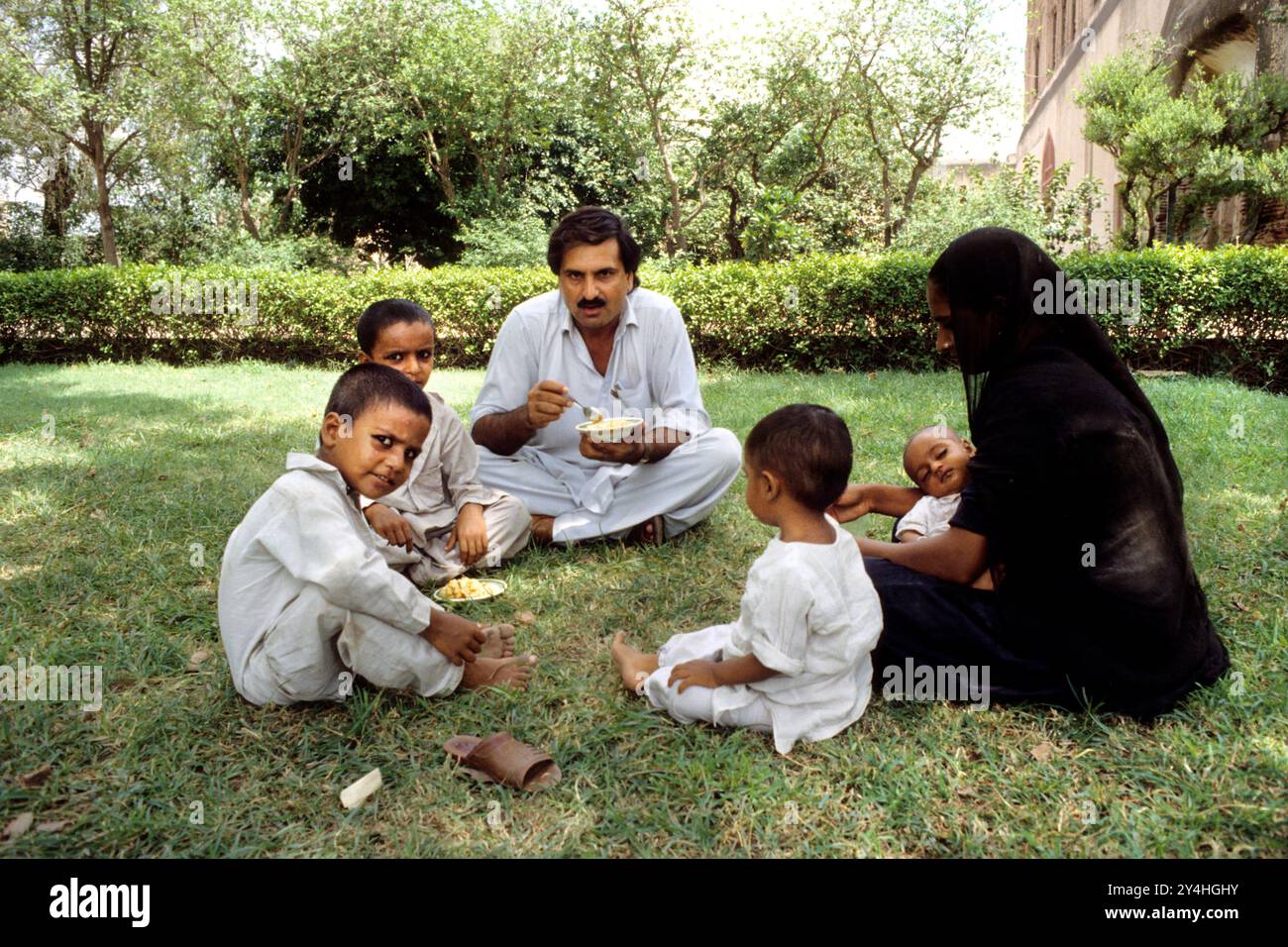 Asia. Pakistan. Pakistani Family In A Park In Lahore Stock Photo - Alamy