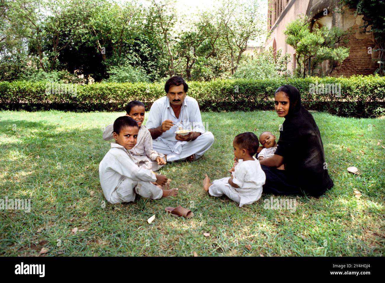 Asia. Pakistan. Pakistani Family In A Park In Lahore Stock Photo - Alamy