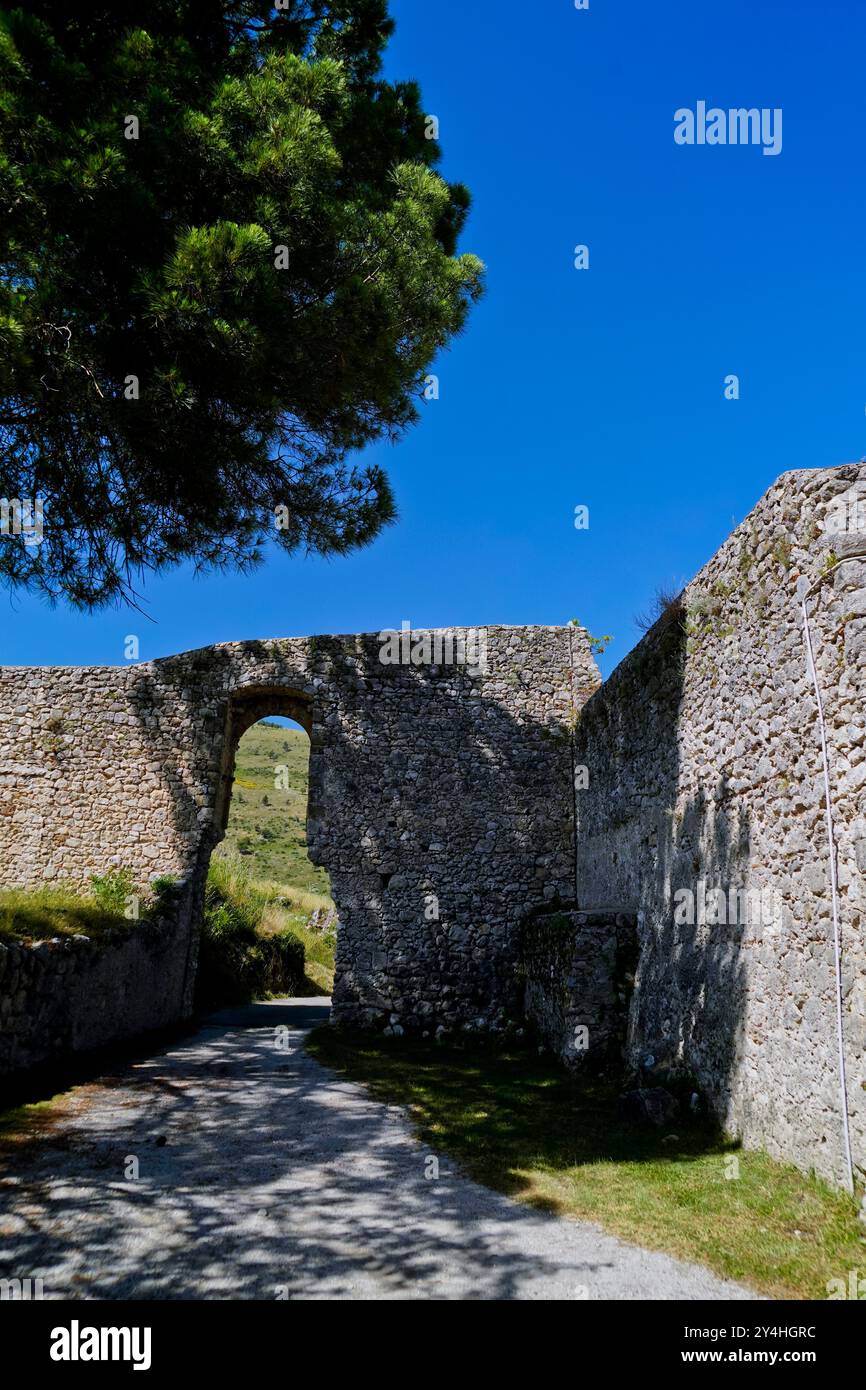 Vicalvi castle hi-res stock photography and images - Alamy