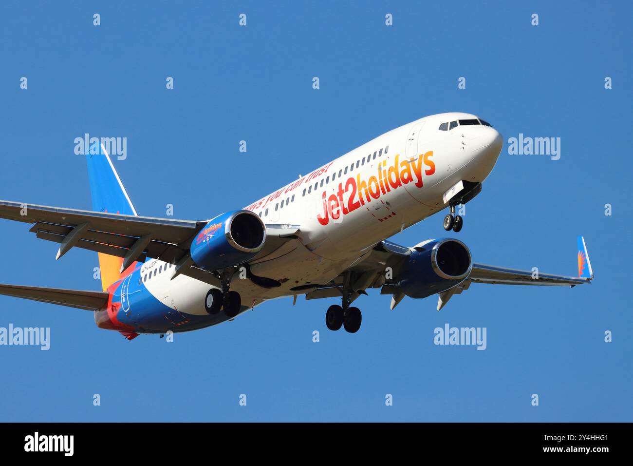 G-JZDF, Jet2 Airlines, Boeing, 737-800, on final approach to London ...
