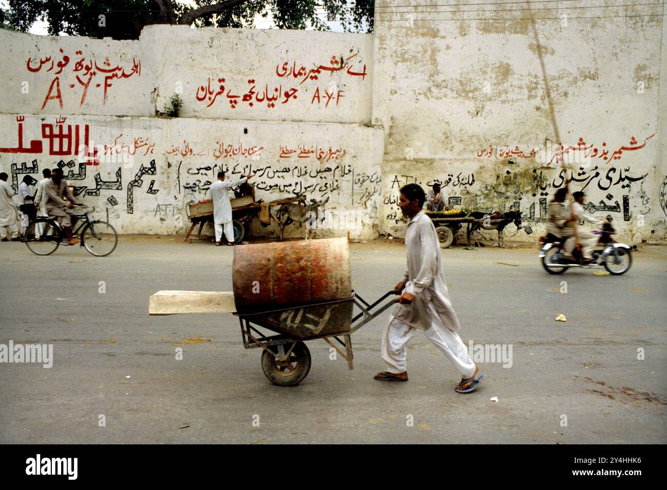 Pakistani transport hi-res stock photography and images - Alamy
