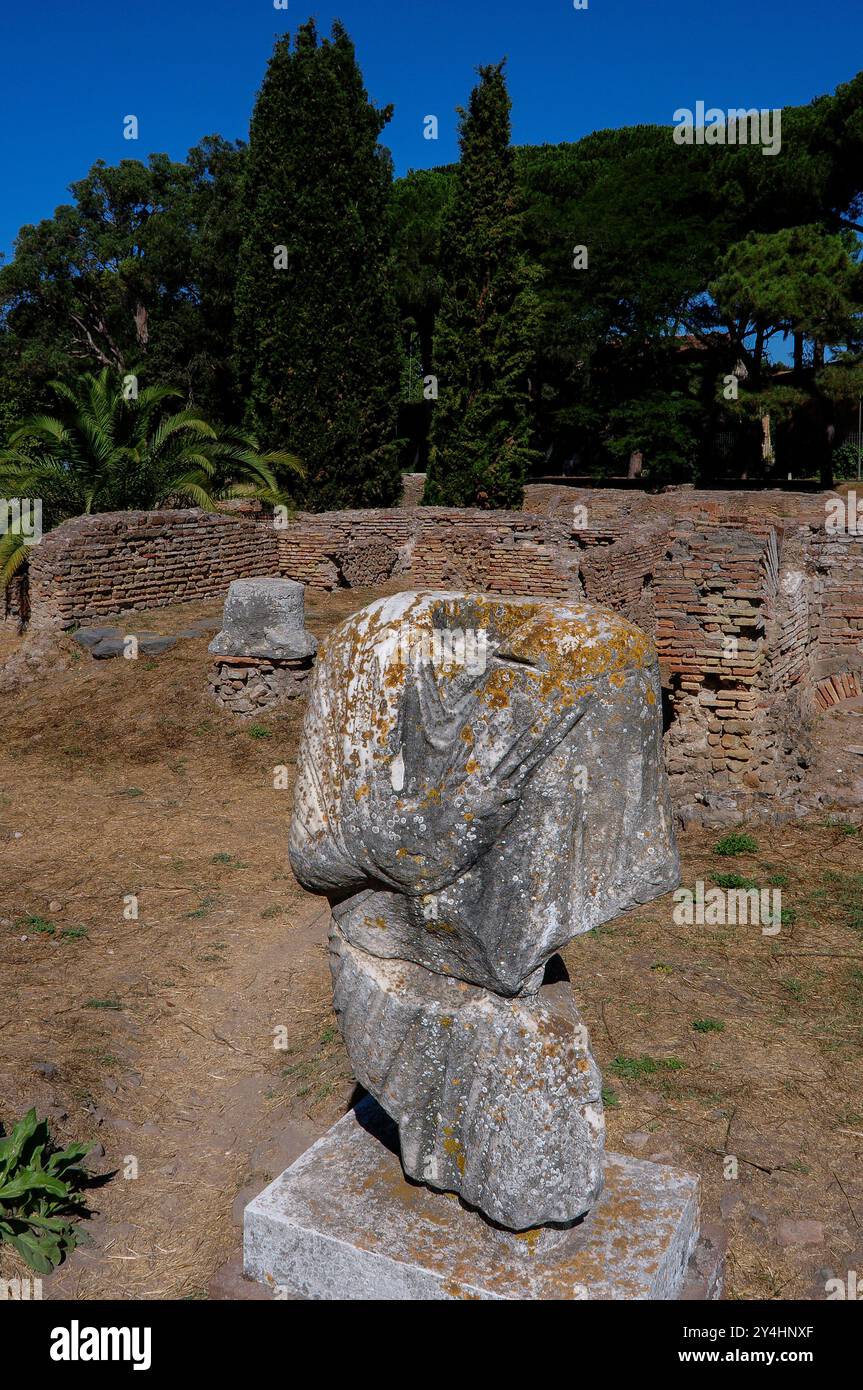 Headless monument and remains of utilitarian quarters in the Porta ...