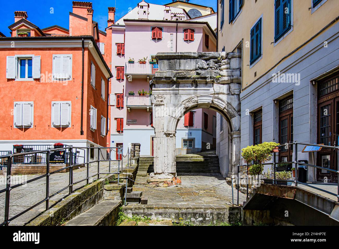 Trieste sightseeing arch hi-res stock photography and images - Alamy