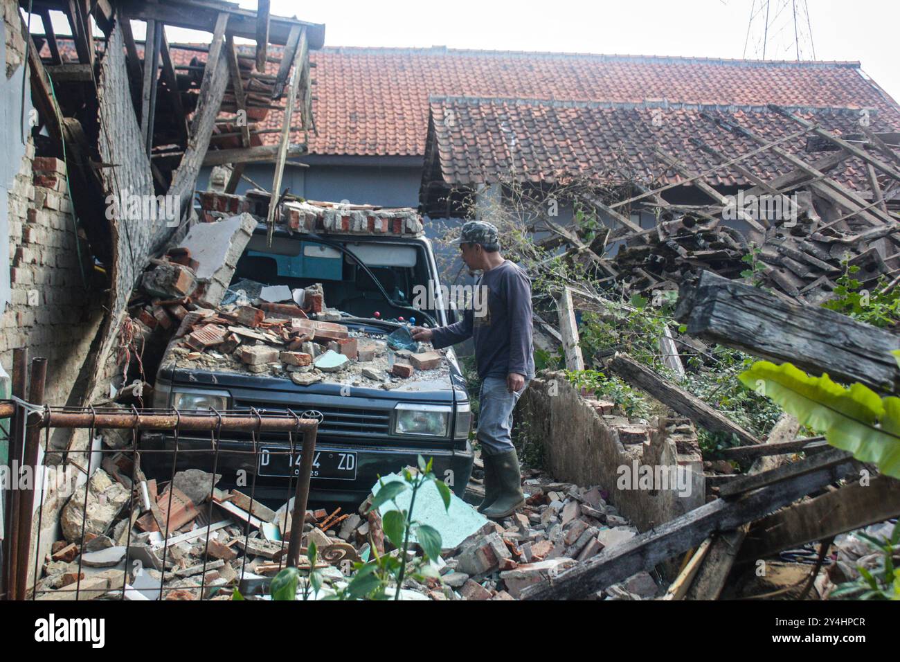 Indonesia volcano eruption 2024 hi-res stock photography and images - Alamy
