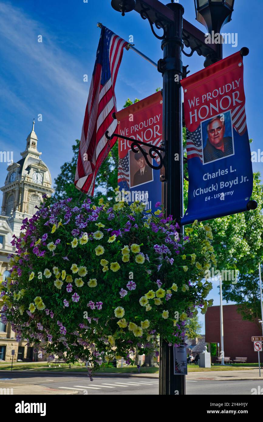 Sign honoring veterans with flowers and lamp post downtown Cambridge ...