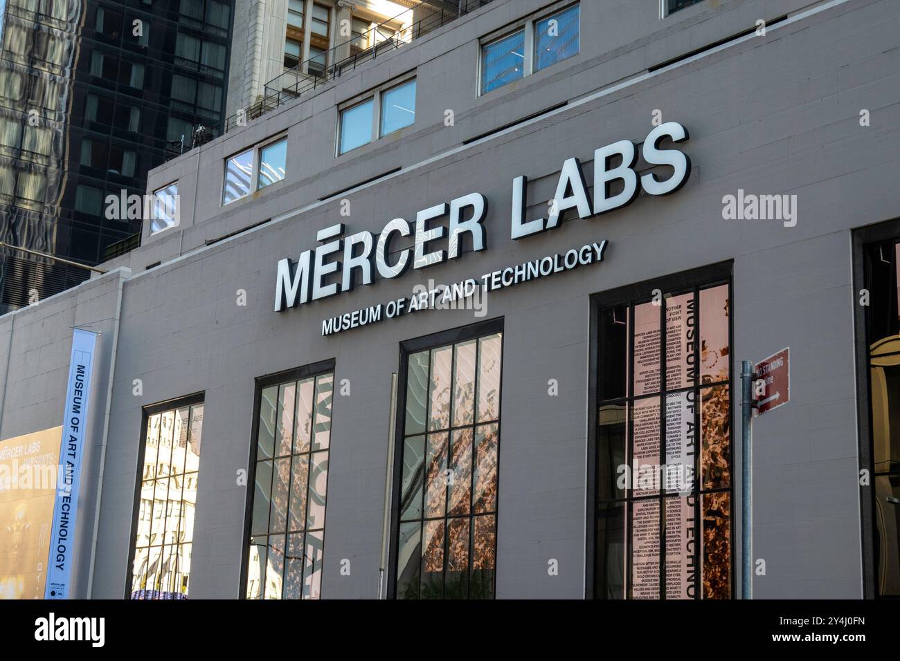 911 memorial museum new york exterior hi-res stock photography and ...