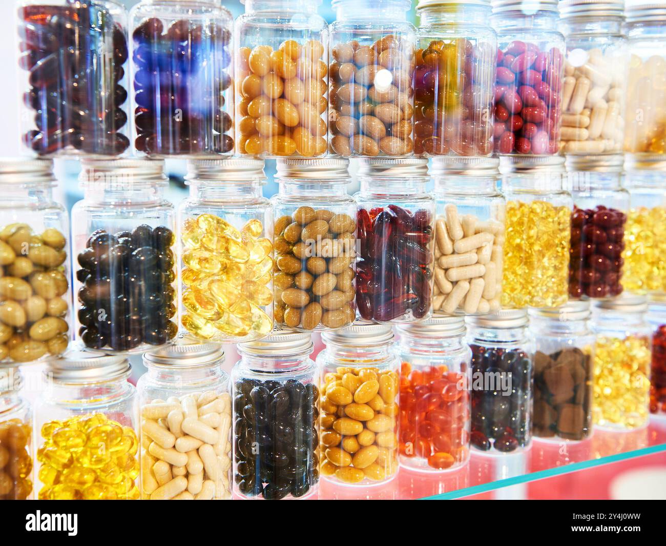 Supplement shelf hi-res stock photography and images - Alamy