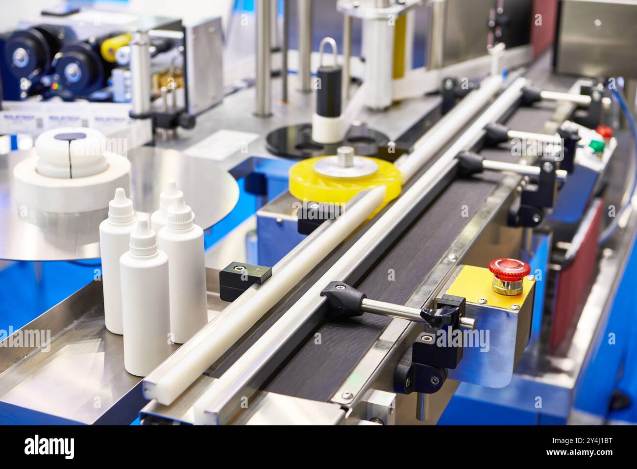 Labeling machines hi-res stock photography and images - Alamy