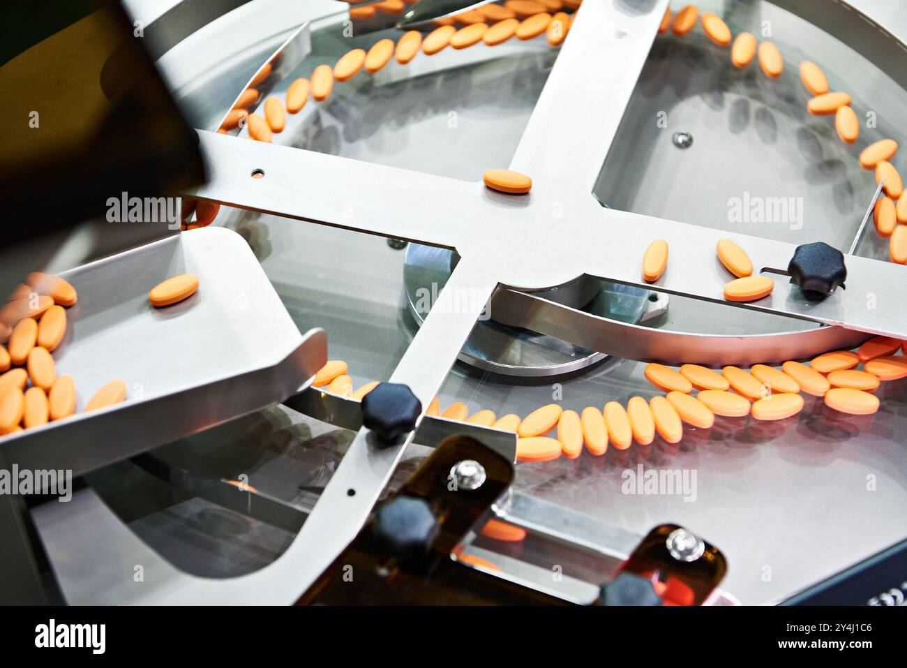 Automatic machine manufacture medical hi-res stock photography and ...