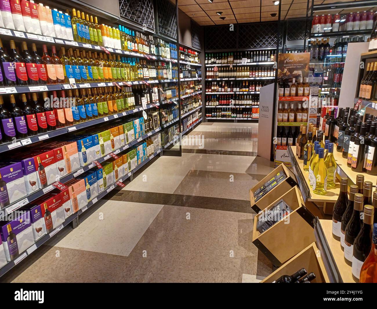 Lcbo liquor store toronto hi-res stock photography and images - Alamy