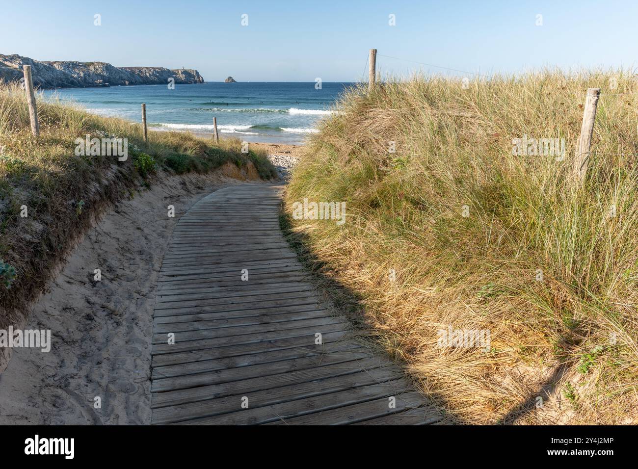 Way going to the Pen Hat Beach on the Iroise Sea. Camaret, Crozon ...