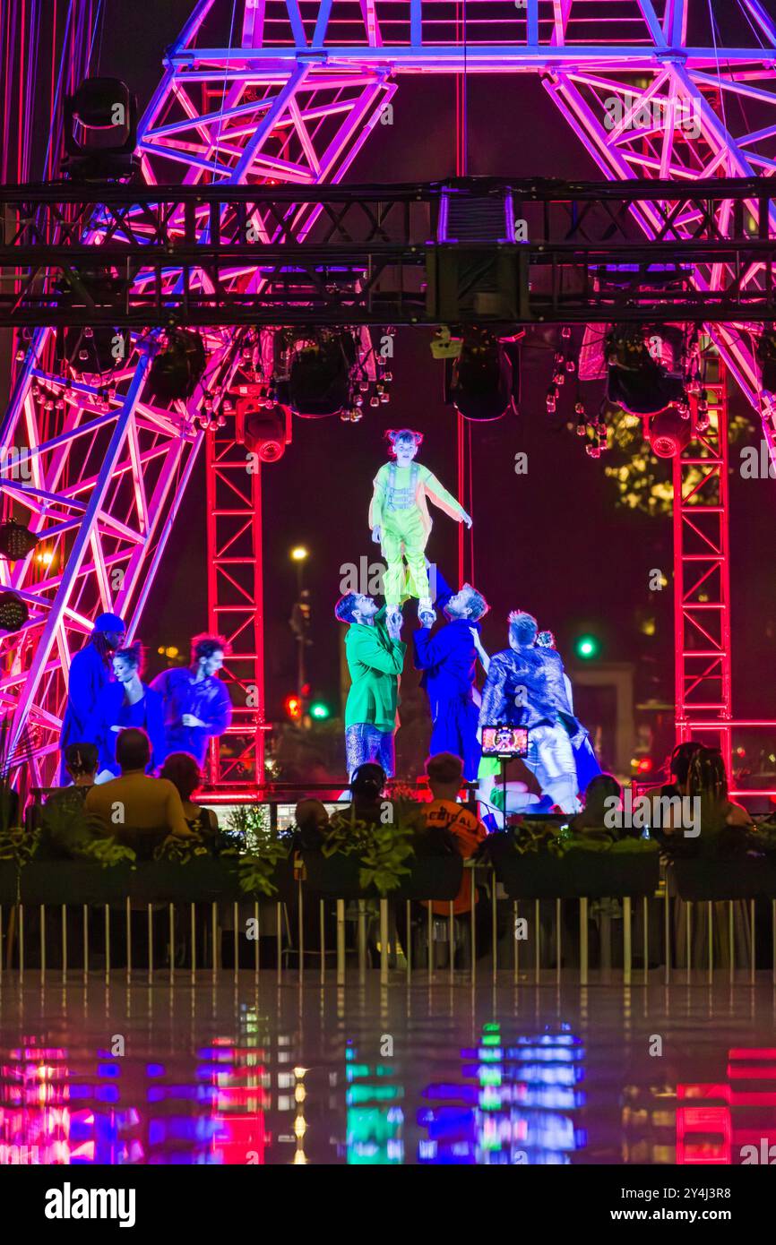 The circus The seven fingers of the hand performing on the Giant in ...