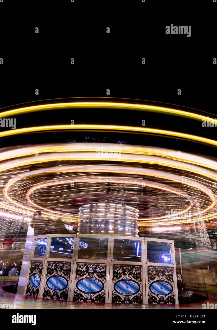 Fairground rides at the annual 'Witney Feast' travelling fun fair Stock ...
