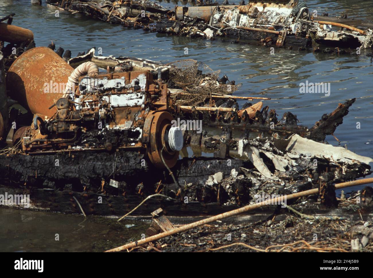 First Gulf War: 8th March 1991 Burned by the fleeing Iraqi Army, Kuwait ...