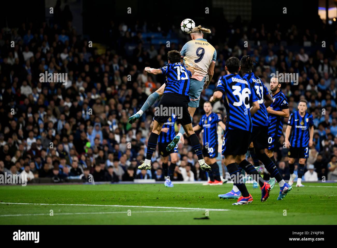 Erling haaland header hi-res stock photography and images - Alamy